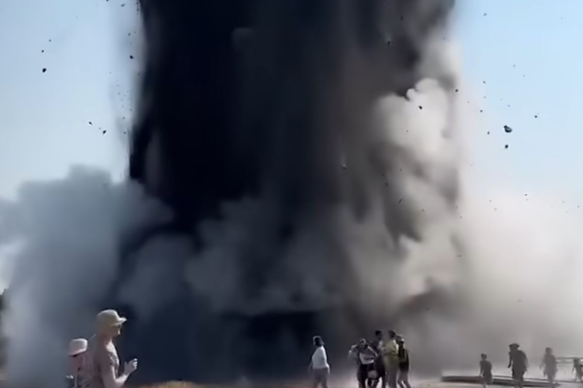 NEWS: Hydrothermal Explosion at Yellowstone National Park Destroys ...